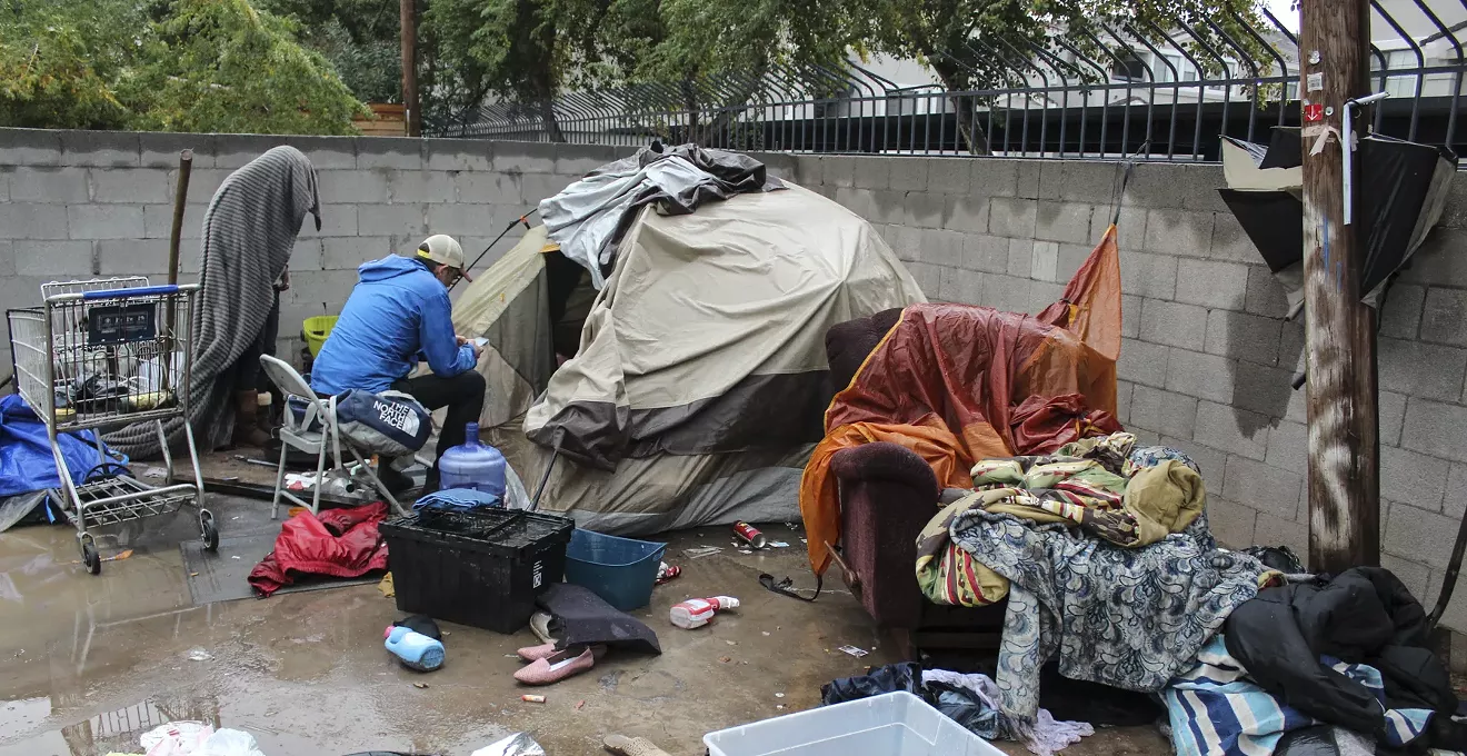 Phoenix officials, volunteers count homeless people on wet, dreary day ...